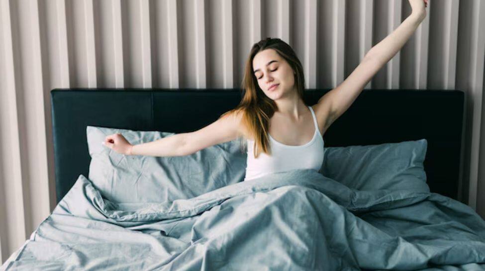 7 Easy Steps To Get Beauty Sleep At Night | News | Zee News