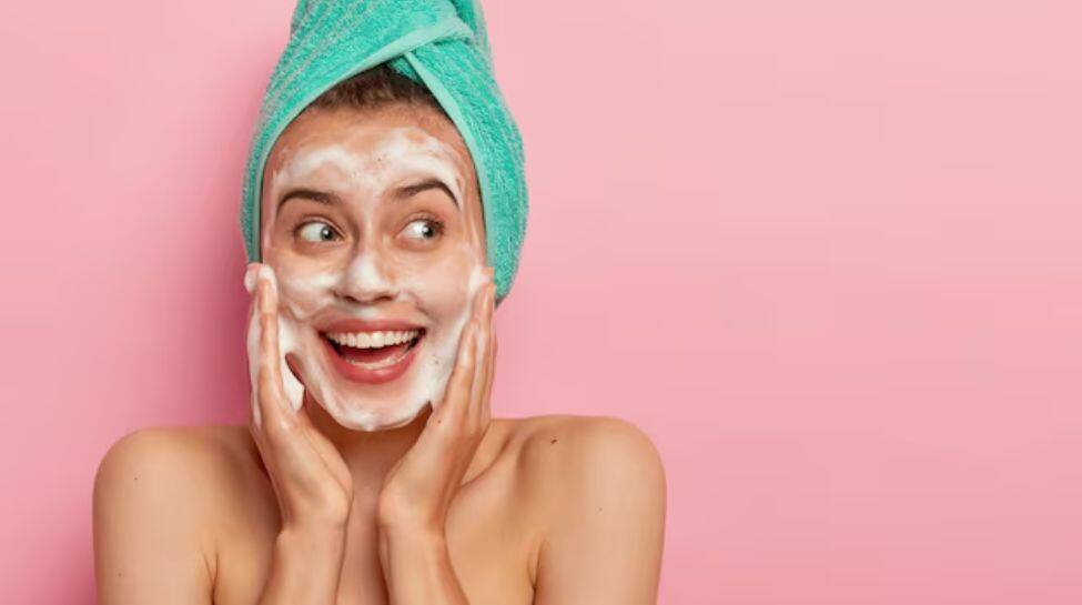 5 Essential Steps For A Perfect Night Skincare Routine | News | Zee News