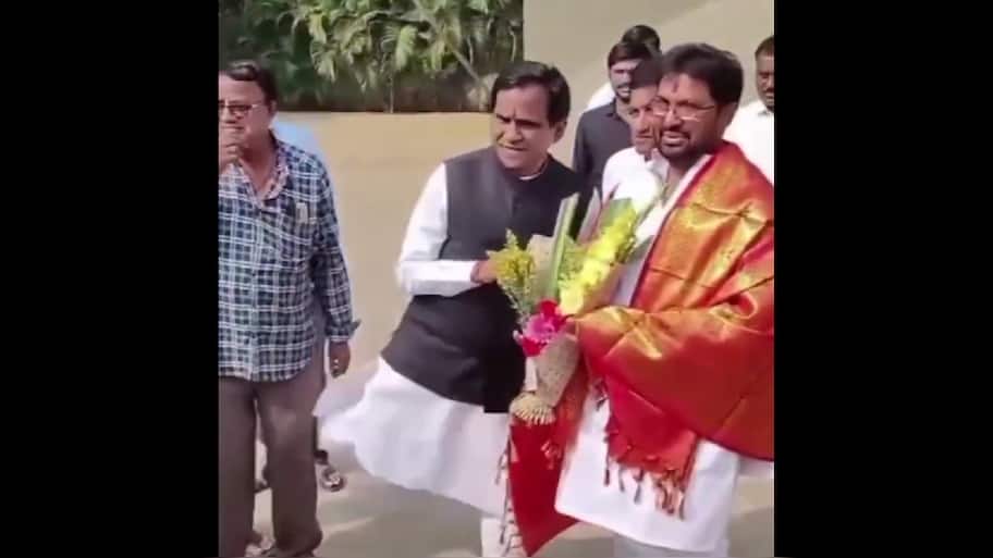 Maharashtra BJP Leader Raosaheb Danve Kicks Man in Viral Video, Claims ...