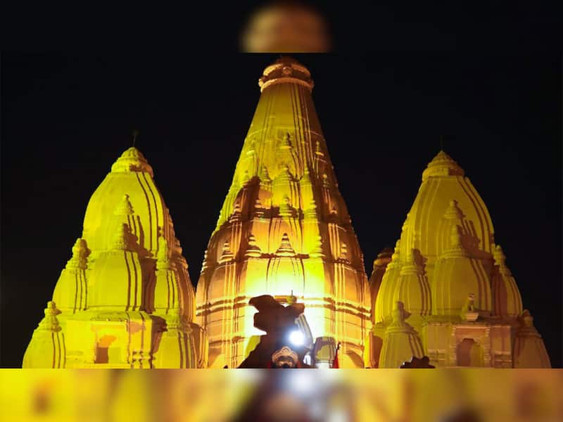 8 Indian Temples That Shine In Gold | News | Zee News