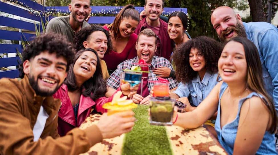How To Reconnect With Old Friends During The Holidays: Tips For ...