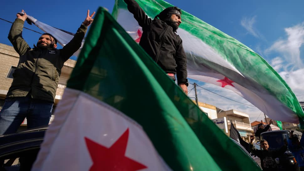 Story Of Syrian Rebels' Flag: The Opposition's Banner Soon-to-Be Nation ...