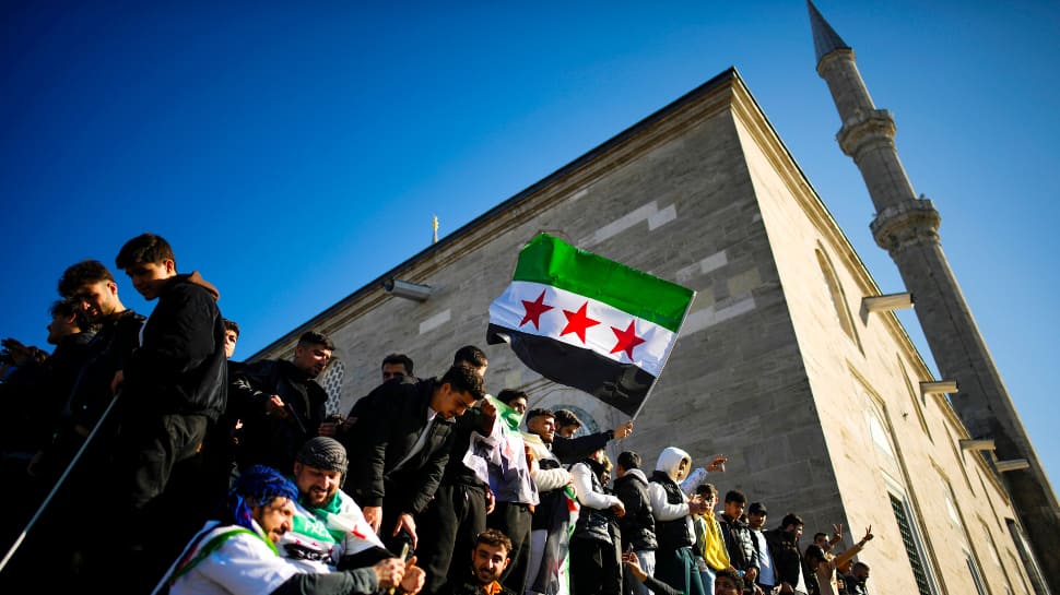 Story Of Syrian Rebels' Flag: The Opposition's Banner Soon-to-Be Nation ...