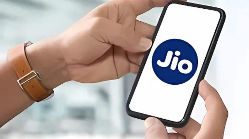 Jio's New Year Dhamaka: Recharge With Rs 2025 'Welcome Plan', Get Rs ...