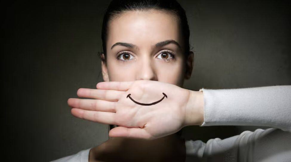 Pleasanteeism: The Cost Of Fake Smiles And Forced Engagement In The ...