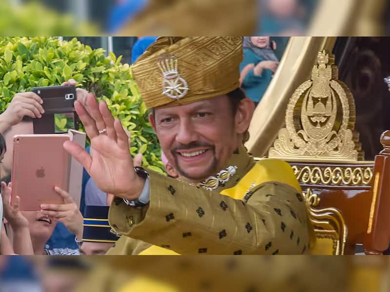 World’s Richest Monarch? THIS Sultan Paid Michael Jackson $17 Million ...