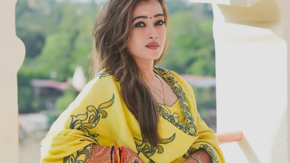 Who Is Harsha Richaria? Meet The Viral, ‘Most Beautiful’ Sadhvi From ...