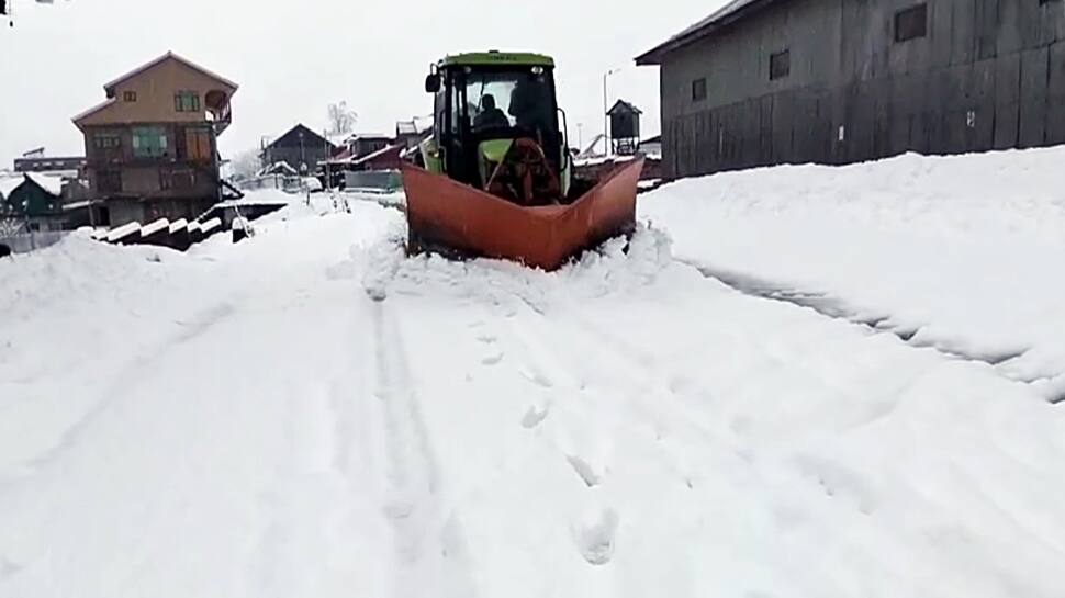 Amid Fresh Snowfall In Kashmir, Several Border Roads Closed | Jammu and ...