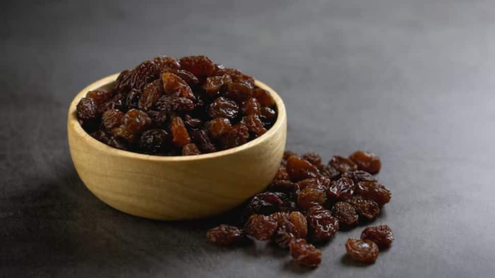 Soaked Raisins: A Natural Remedy For Better Digestion, Skin, And Bone ...