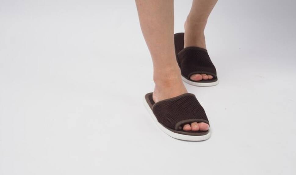 Sole Mates: The Best Men's Sliders for Daily Wear | Footwear News | Zee ...