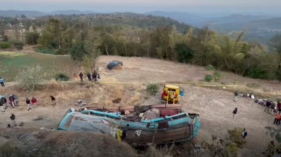 5 Dead, 17 Hurt As Bus Carrying Pilgrim Falls Into Gorge Near Gujarat's ...