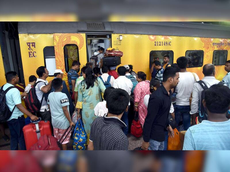 India's Fastest Train: Its Not Tejas Express, Rajdhani, Shatabdi ...