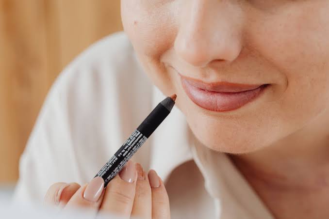The Essential Guide to Lip Liners: Definition, Longevity, and ...