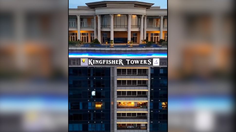 A White House At Top Of 400-Feet Tower...THIS $20 Million Penthouse Is ...