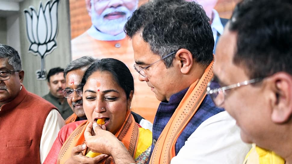 First Time MLA Rekha Gupta Elected Delhi CM; Swearing-In At 11AM On Thursday | India News | Zee News