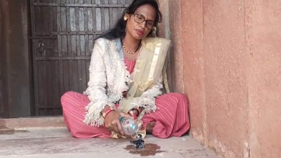 Maha Shivratri 2025: Woman Performs Lord Shiva’s Abhishek Inside Taj ...