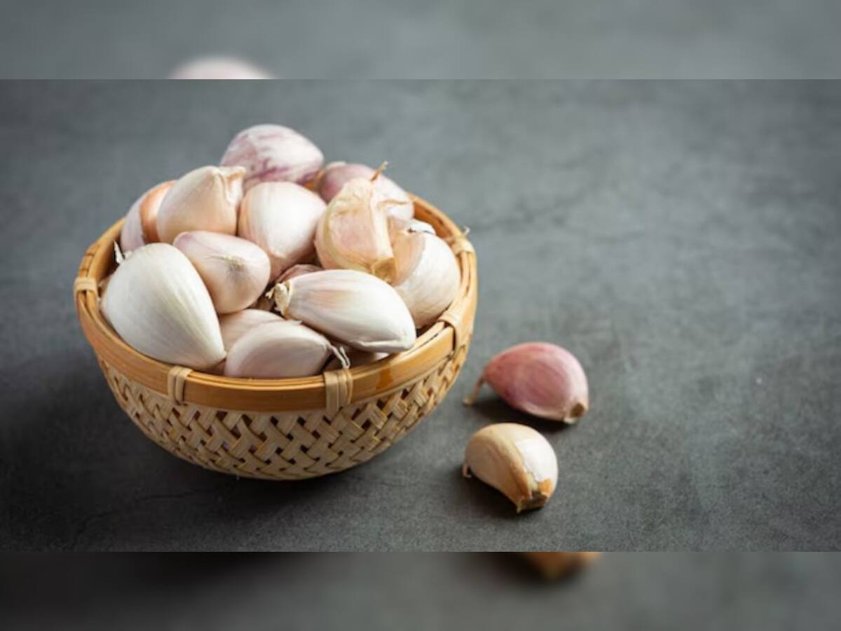 5 Side Effects Of Eating Too Much Garlic And How It Can Affect Your Health