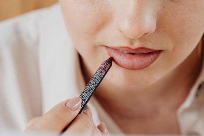 The Ultimate Guide to Lip Liners: Definition, Precision, and Long ...