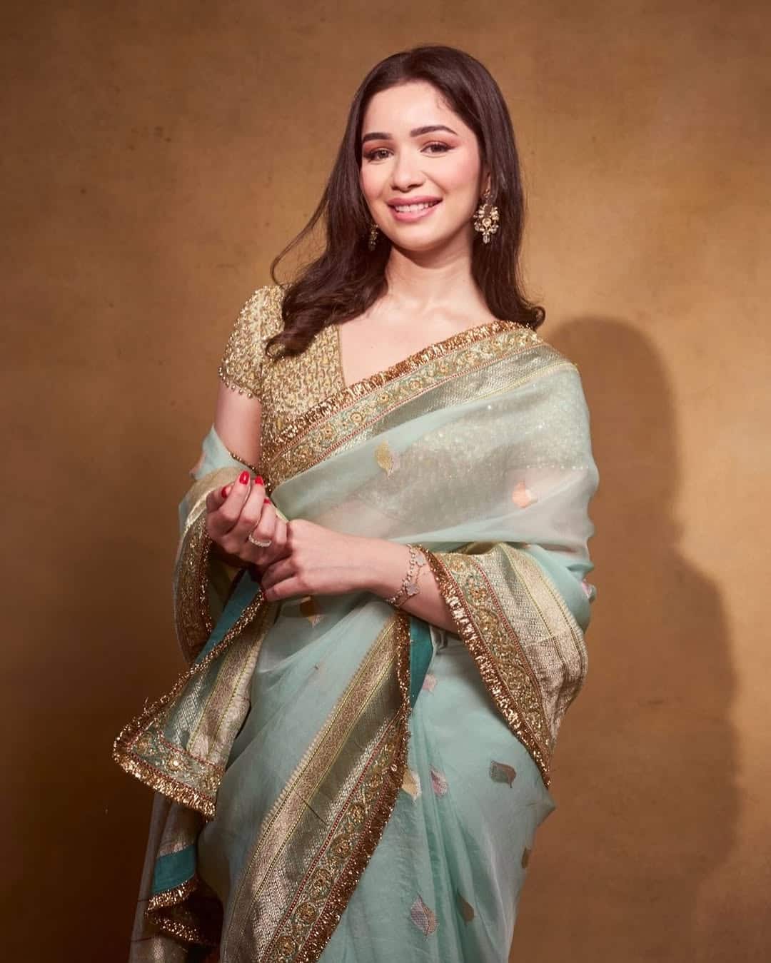 Sara Tendulkar S Pink Saree Golden Gown Look Breaks The Internet
