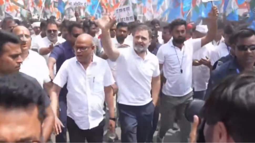 Rahul Gandhi Joins NSUI's ‘Palayan Roko, Naukri Do’ Rally In Begusarai ...