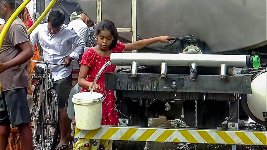 Mumbai Water Crisis Update: Tanker Strike Continues; CM Fadnvais ...