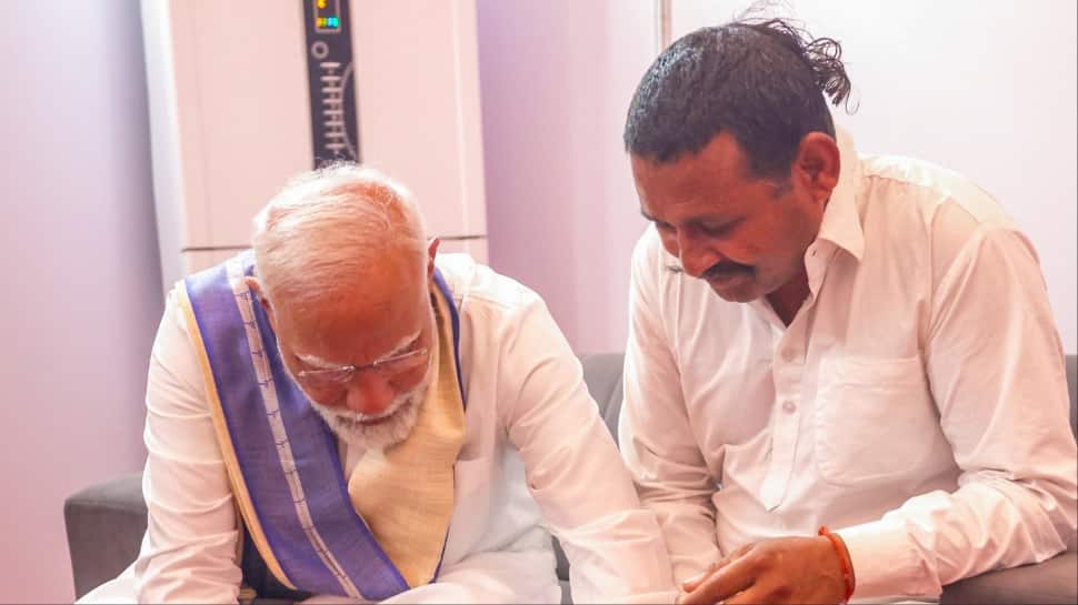 PM Modi Gifts Shoes To Barefoot Admirer To End His 14-Year Unique ...