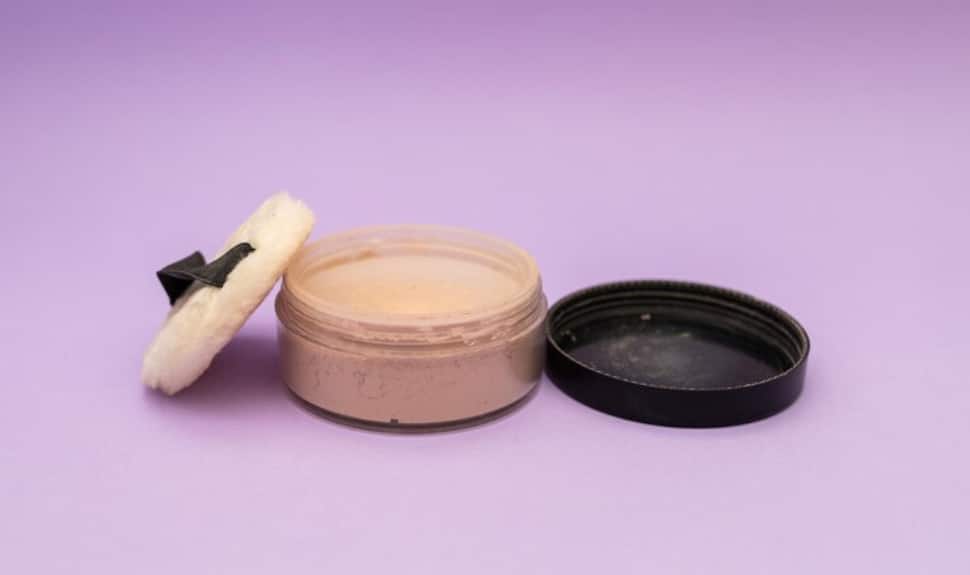 Set It & Forget It: 4 Best Loose Powders for Flawless, Oil-Free Skin ...