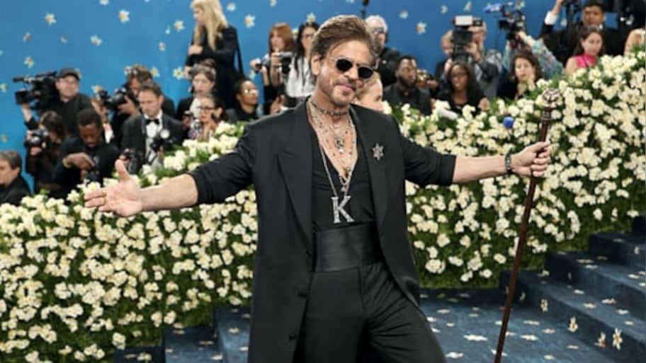 Shah Rukh Khan Makes Iconic Met Gala Debut In Black Sabyasachi Suit ...