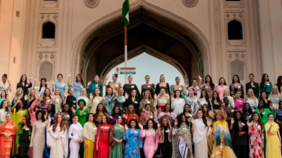 Miss World 2025: Contestants Pose At Charminar, Shop Traditional ...