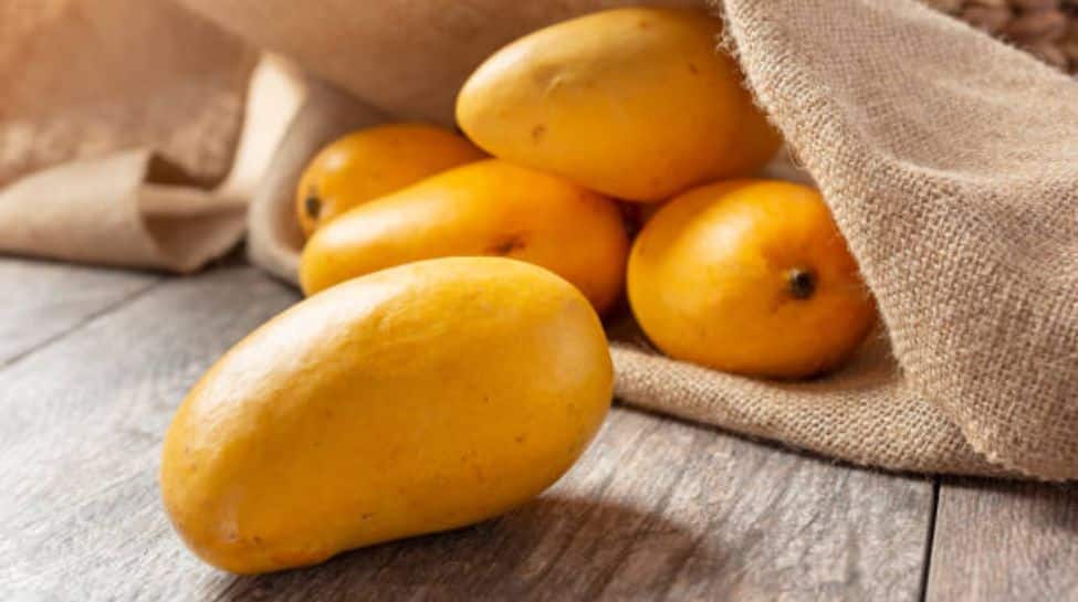 How To Identify Real And Fake Mango At Home: Simple Tricks For A Safe ...