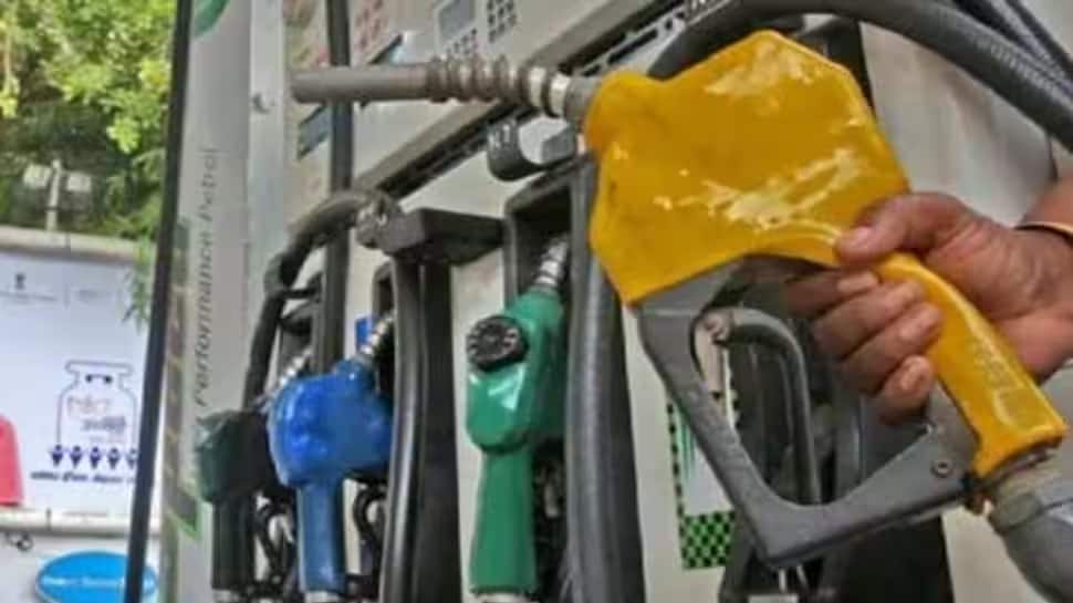 Petrol Pump: How To Identify Real And Fake Petrol - Simple TRICK To ...