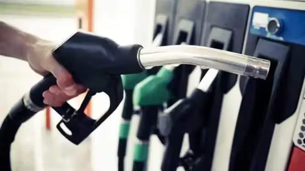 Petrol Pump: How To Identify Real And Fake Petrol - Simple TRICK To ...
