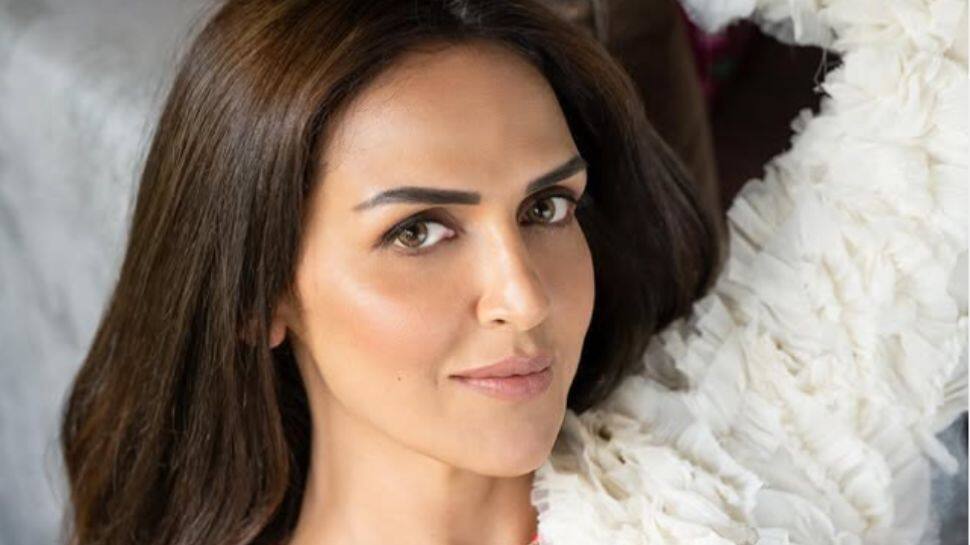 Esha Deol Talks About Why She Liked Going To Her Parents Shoots ...