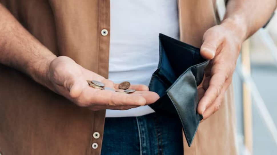 These 3 Hidden Items In Your Wallet Can Drain Your Wealth- Remove Them ...