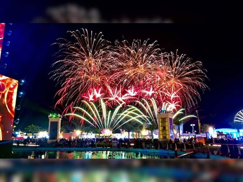 World's Largest Fireworks: Abu Dhabi Creates Guinness World Records ...