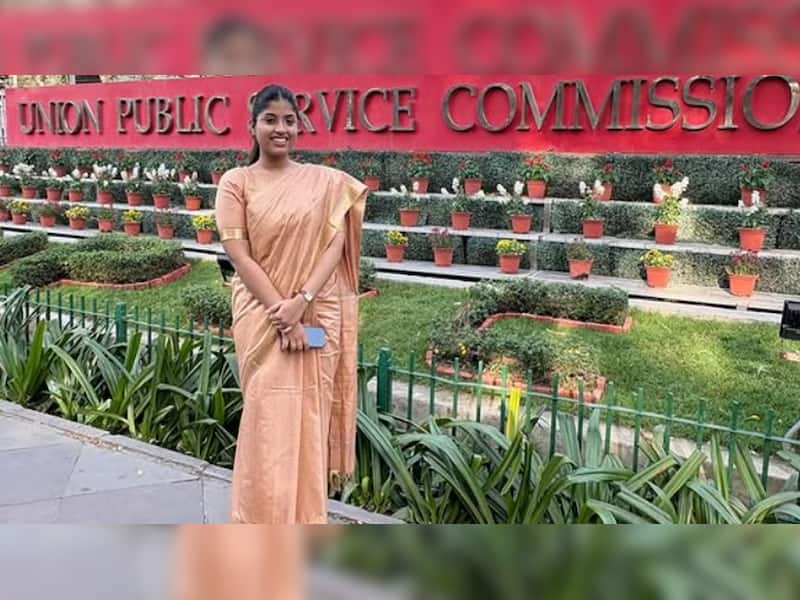 Meet 21-Year-Old Aastha Singh, India’s Youngest Female IAS Officer Who ...