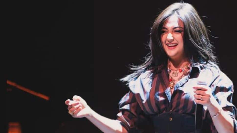 Monali Thakur Rocked At The US Tour! Have A Look | People News | Zee News
