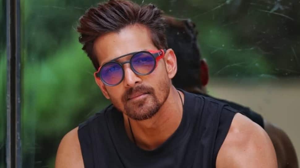 Harshvardhan Rane Celebrates 'Ek Deewane ki Deewaniyat' Shoot Wrap With ...