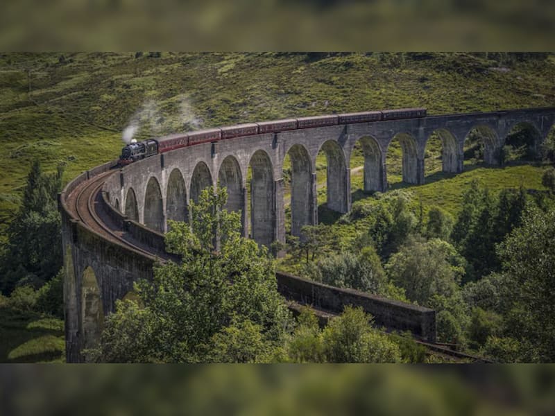 Meet Super Vasuki: India's longest Train With 6 Engines, 295 Coaches ...