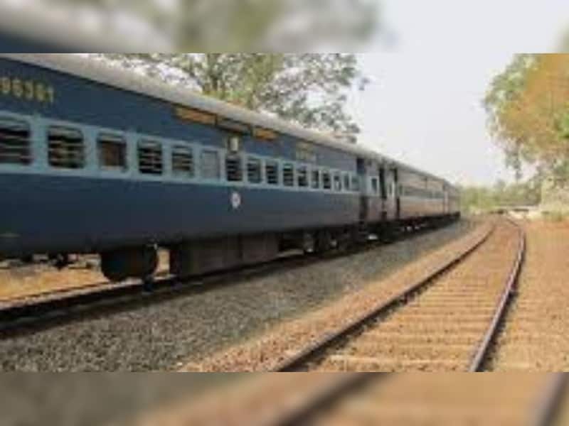 Meet Super Vasuki: India's longest Train With 6 Engines, 295 Coaches ...