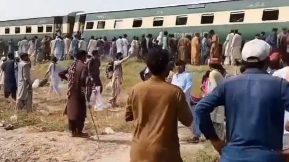 Pakistan: Six Coaches Of Jaffar Express Derail After Explosion In ...