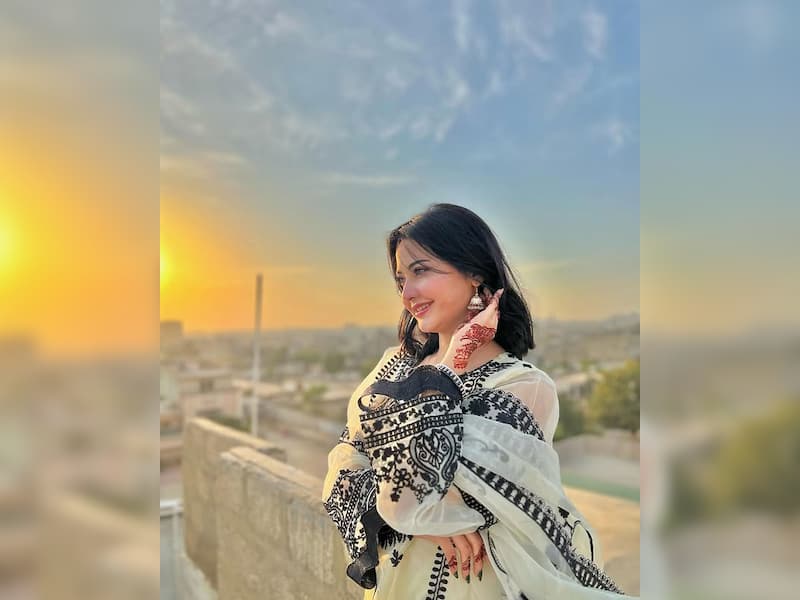 Who Is Bushra Memon? Meet Pakistani Doppelganger Of Hania Aamir Who Is A Spitting Image Of The ...