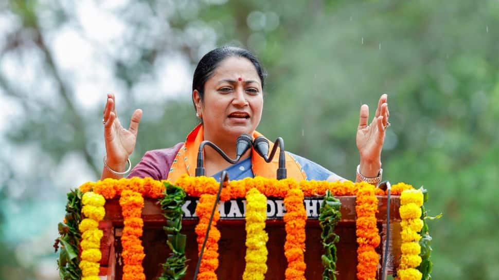 Delhi Women To Get 'Saheli Smart Cards' For Free Bus Travel: Here's How ...