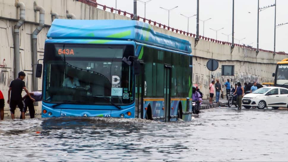 Delhi-NCR Reels Under Heavy Rain: Widespread Waterlogging, Traffic Jams; IMD Issues Red Alert ...