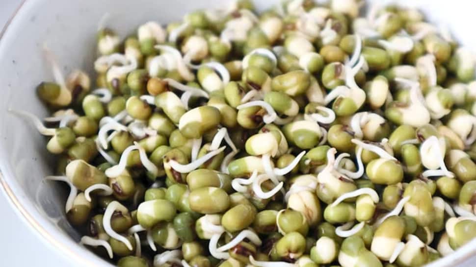 7 Best Ways To Eat Soaked Sprouts For A Healthy Gut: Recipes, Benefits ...