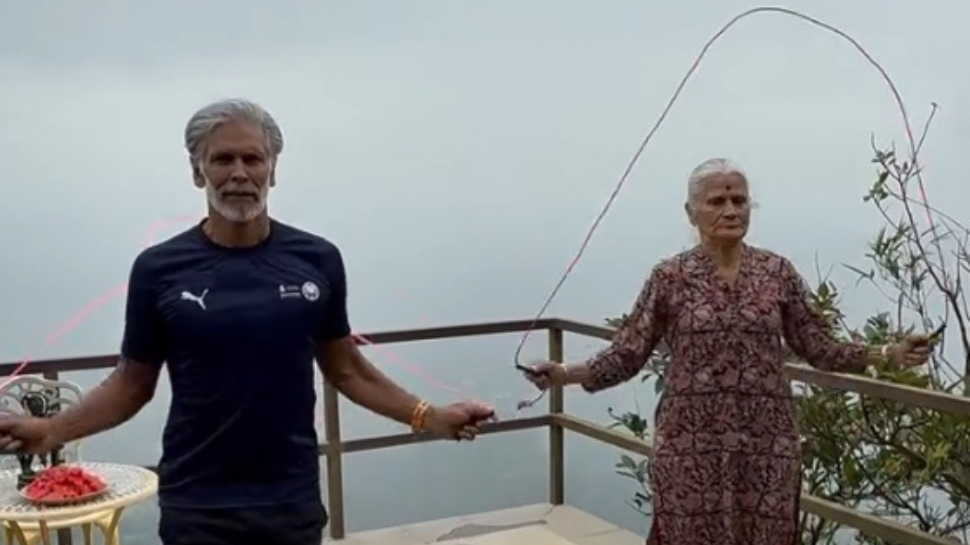 VIRAL VIDEO: Milind Soman's 86-Year-Old Mom Skips Rope Like A Pro ...