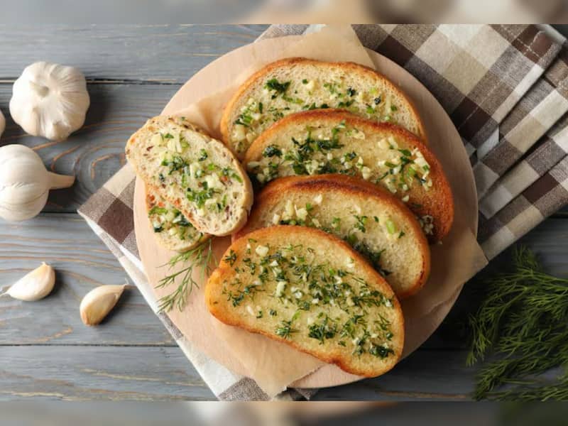 Gen Z Dating Alert: 10 Foods You Should NEVER Order On A First Date ...