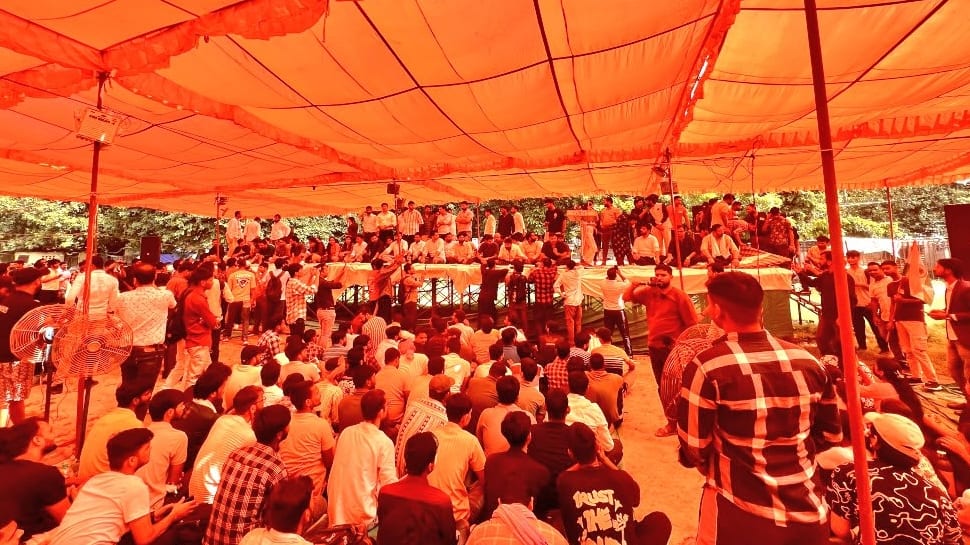 SSC Protest Ramlila Maidan: Rahul Gandhi Slams Modi Govt Over Lathi ...