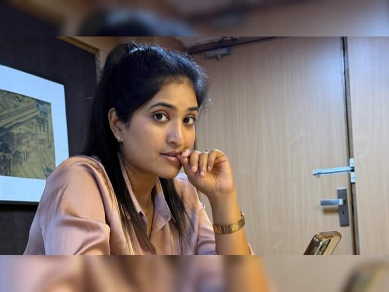 Meet Woman IAS Officer Who Has Huge Social Media Following, Cleared UPSC On 6th Attempt, Her ...