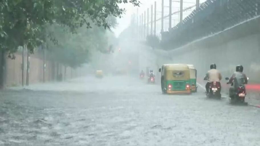 From Delhi To Mumbai, a Skyborne Calamity! Red Alert For Heavy Rain In ...